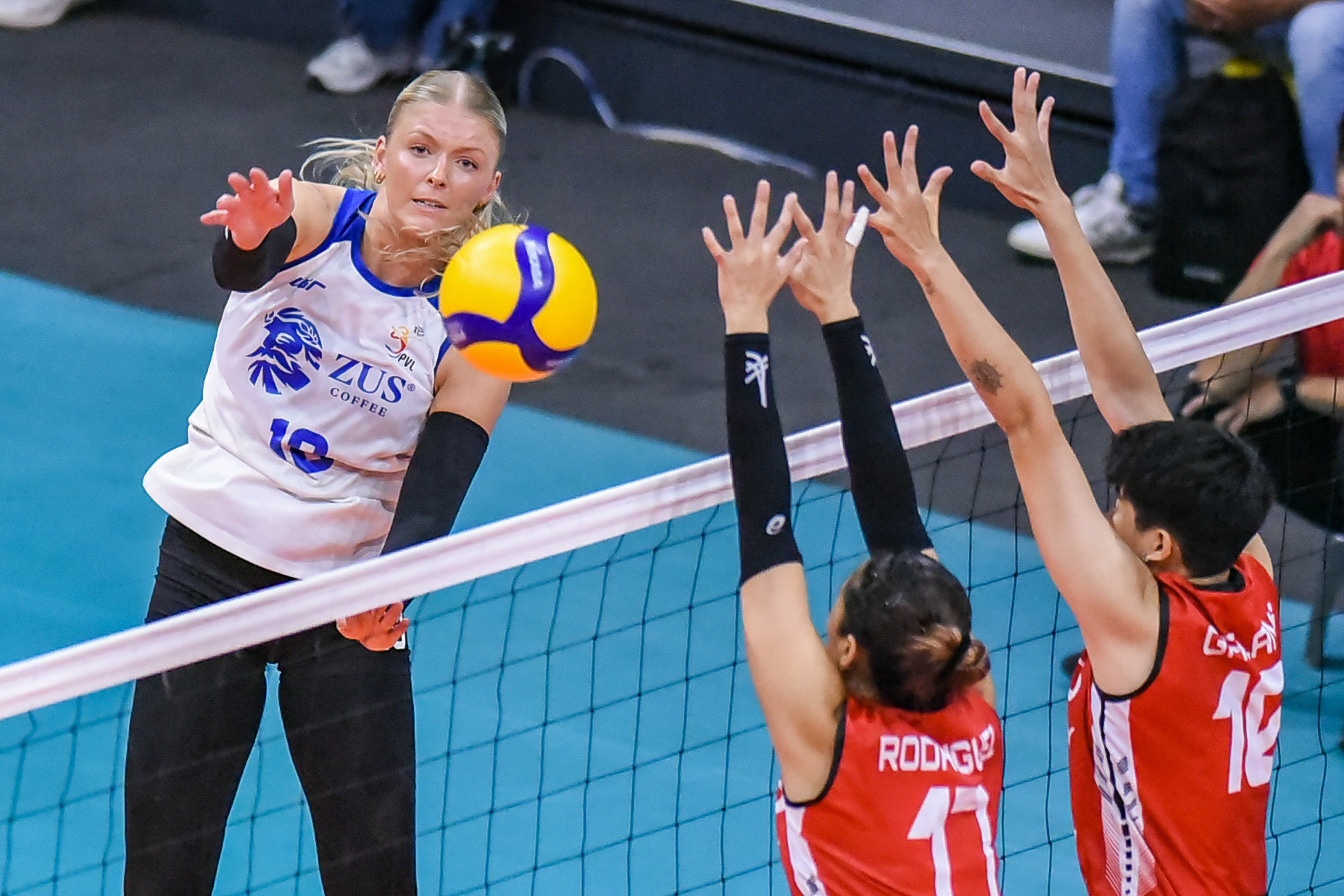Debeer torches Chery Tiggo EV with 37 as ZUS Coffee roars in 4 - News | PVL - Premier Volleyball ...