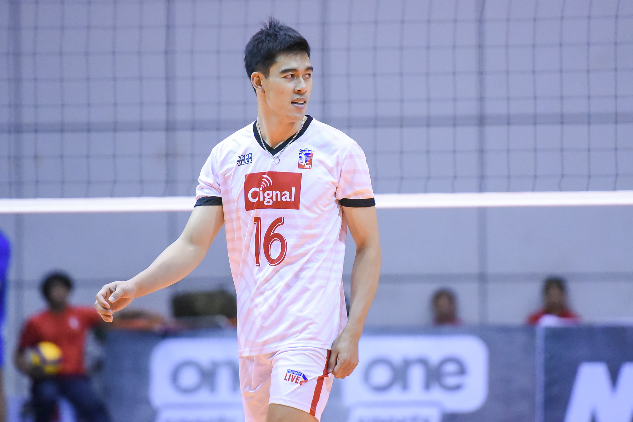 Cignal sustains run with Bagunas' stellar debut - News | Spikers Turf