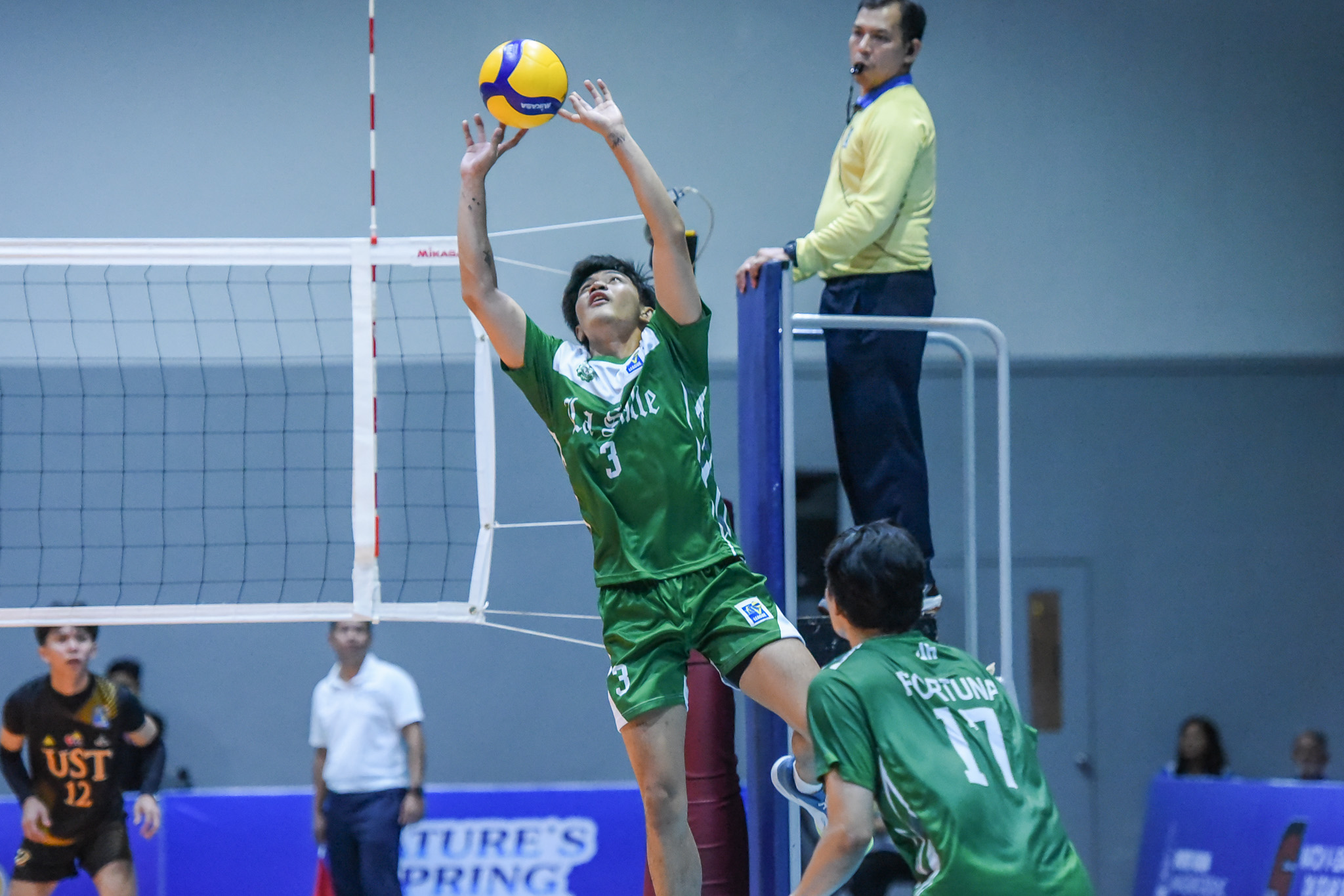 Strong finish lifts La Salle past UST - News | The V-League